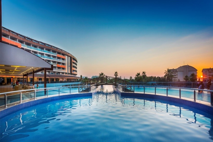 Hotel Lonicera Resort & Spa ⭐ Turecko, Alanya - recenze a zájezdy - Invia
