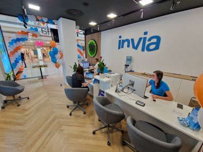 Invia oslaví otevření 100. pobočky v Česku a stále hledá nové zájemce o ...